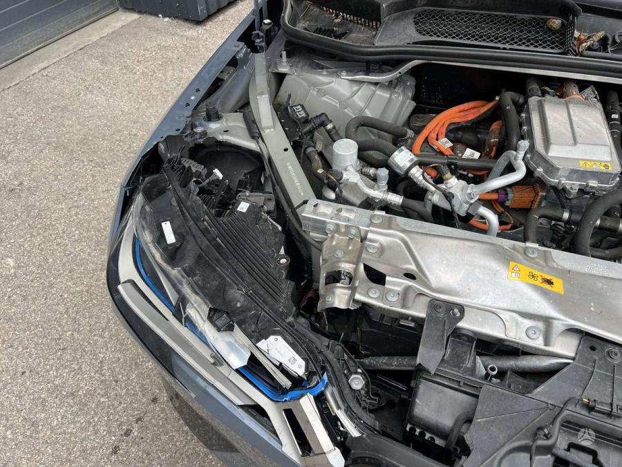 Pelēks BMW iX 2023 Alīta, ar dzinēja tilpumu 0.00 L un nobraukumu 70 tūkst. km par 27400 €, foto 16 vietnē AUTOMOTO.COM.LV