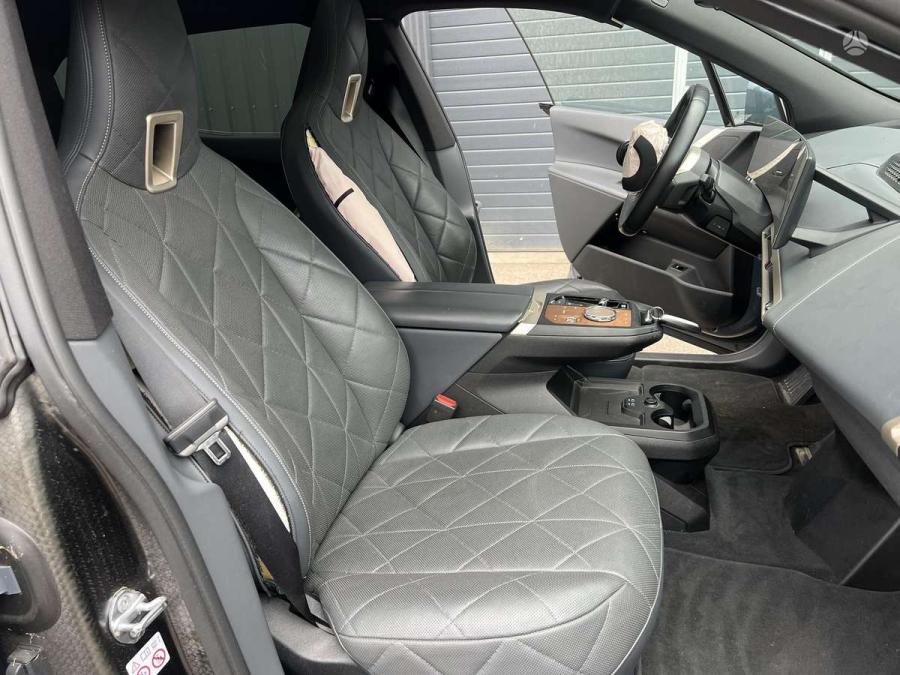 Pelēks BMW iX 2023 Alīta, ar dzinēja tilpumu 0.00 L un nobraukumu 70 tūkst. km par 27400 €, foto 20 vietnē AUTOMOTO.COM.LV