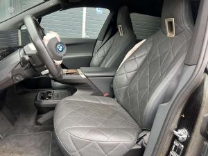 Pelēks BMW iX 2023 Alīta, ar dzinēja tilpumu 0.00 L un nobraukumu 70 tūkst. km par 27400 €, foto 23 vietnē AUTOMOTO.COM.LV