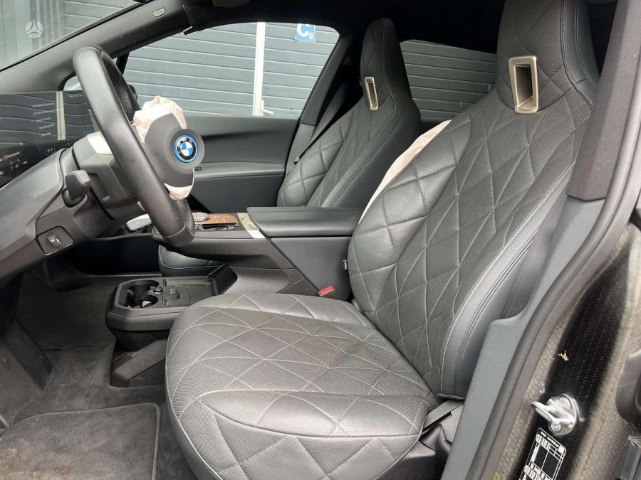 Pelēks BMW iX 2023 Alīta, ar dzinēja tilpumu 0.00 L un nobraukumu 70 tūkst. km par 27400 €, foto 23 vietnē AUTOMOTO.COM.LV