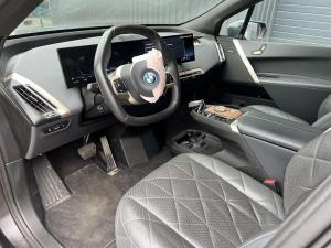 Pelēks BMW iX 2023 Alīta, ar dzinēja tilpumu 0.00 L un nobraukumu 70 tūkst. km par 27400 €, foto 24 vietnē AUTOMOTO.COM.LV