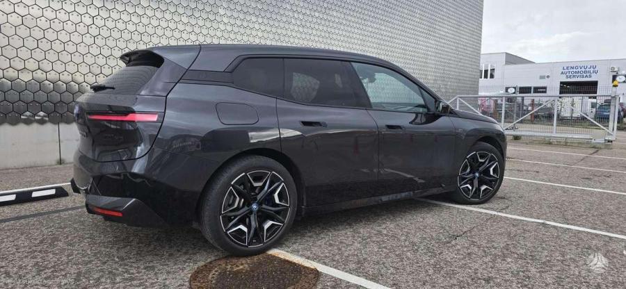 Pelēks BMW iX 2023 Kauņa, ar dzinēja tilpumu 0.00 L un nobraukumu 48 tūkst. km par 84999 €, foto 5 vietnē AUTOMOTO.COM.LV