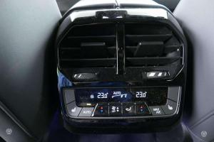 Pelēks BMW iX 2023 Kauņa, ar dzinēja tilpumu 0.00 L un nobraukumu 48 tūkst. km par 84999 €, foto 18 vietnē AUTOMOTO.COM.LV