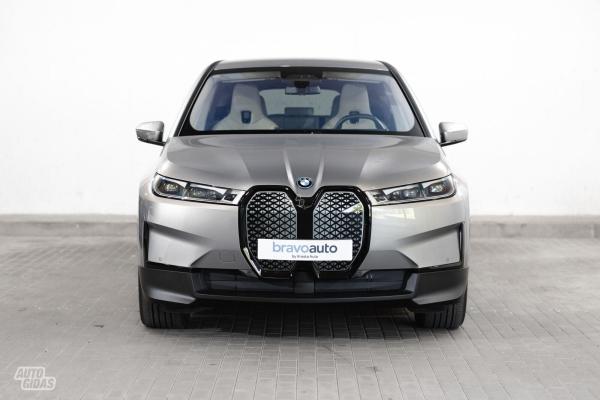 Grey BMW iX 2024 in Vilnius, with an engine capacity of 0.00 L and mileage of 59 thousand km for 59950 €, photo 2 on AUTOMOTO.COM.LV