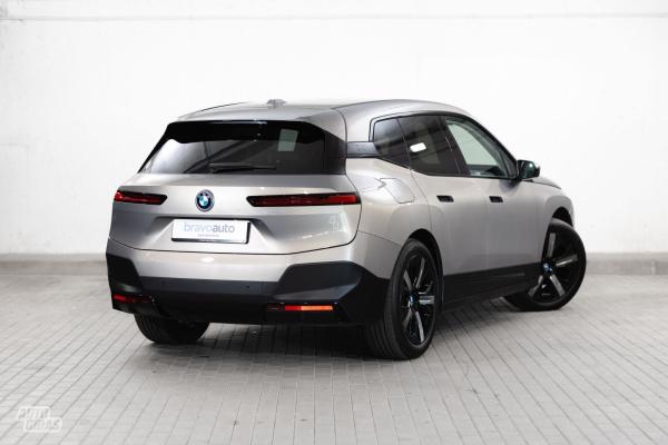 Grey BMW iX 2024 in Vilnius, with an engine capacity of 0.00 L and mileage of 59 thousand km for 59950 €, photo 7 on AUTOMOTO.COM.LV