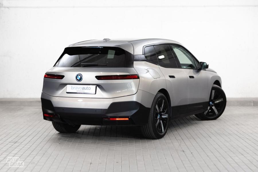 Pelēks BMW iX 2024 Viļņa, ar dzinēja tilpumu 0.00 L un nobraukumu 59 tūkst. km par 59950 €, foto 8 vietnē AUTOMOTO.COM.LV