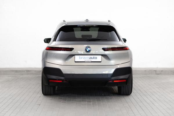 Grey BMW iX 2024 in Vilnius, with an engine capacity of 0.00 L and mileage of 59 thousand km for 59950 €, photo 8 on AUTOMOTO.COM.LV