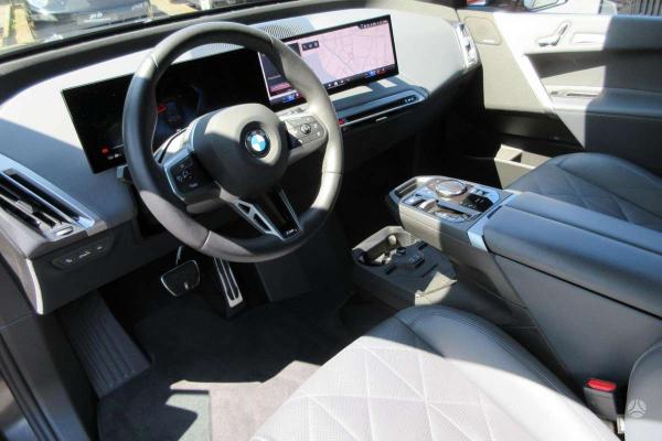 Pelēks BMW iX 2025 Tukums, ar dzinēja tilpumu 0.00 L un nobraukumu 7 tūkst. km par 72990 €, foto 5 vietnē AUTOMOTO.COM.LV
