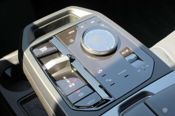 Pelēks BMW iX 2025 Tukums, ar dzinēja tilpumu 0.00 L un nobraukumu 7 tūkst. km par 72990 €, foto 10 vietnē AUTOMOTO.COM.LV