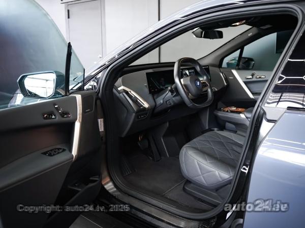 Grey BMW iX 2021 in Tallinn, with an engine capacity of 0.00 L and mileage of 59 thousand km for 53900 €, photo 6 on AUTOMOTO.COM.LV