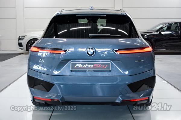 Grey BMW iX 2022 in Tallinn, with an engine capacity of 0.00 L and mileage of 46 thousand km for 45500 €, photo 6 on AUTOMOTO.COM.LV