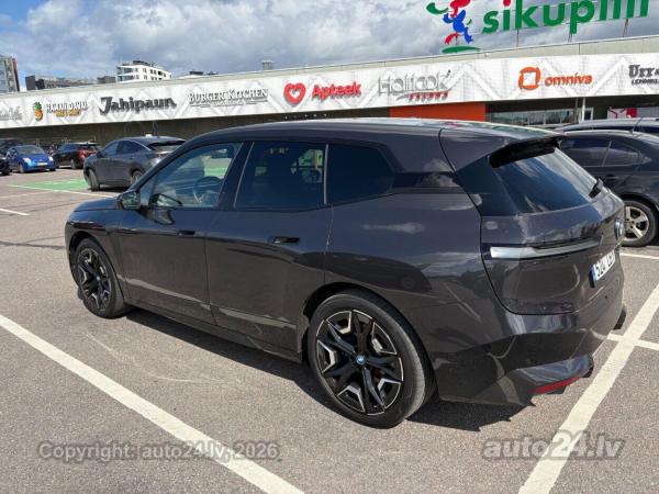 Pelēks BMW iX 2023 Tallina, ar dzinēja tilpumu 0.00 L un nobraukumu 52 tūkst. km par 53500 €, foto 1 vietnē AUTOMOTO.COM.LV