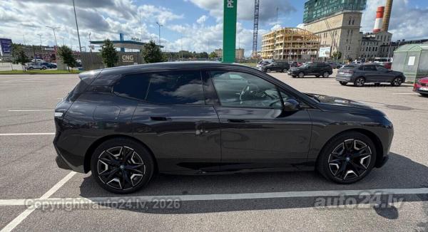 Pelēks BMW iX 2023 Tallina, ar dzinēja tilpumu 0.00 L un nobraukumu 52 tūkst. km par 53500 €, foto 3 vietnē AUTOMOTO.COM.LV
