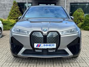 Pelēks BMW iX 2023 Tallina, ar dzinēja tilpumu 0.00 L un nobraukumu 35 tūkst. km par 51900 €, foto 4 vietnē AUTOMOTO.COM.LV