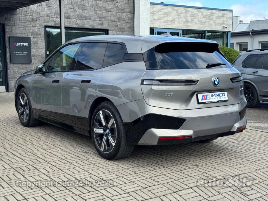 Pelēks BMW iX 2023 Tallina, ar dzinēja tilpumu 0.00 L un nobraukumu 35 tūkst. km par 51900 €, foto 7 vietnē AUTOMOTO.COM.LV