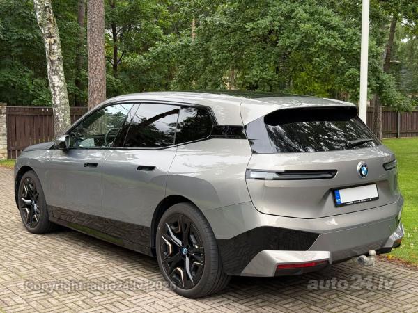 Grey BMW iX 2025 in Tallinn, with an engine capacity of 0.00 L and mileage of 18 thousand km for 77980 €, photo 3 on AUTOMOTO.COM.LV