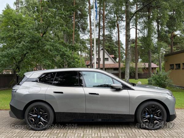 Grey BMW iX 2025 in Tallinn, with an engine capacity of 0.00 L and mileage of 18 thousand km for 77980 €, photo 7 on AUTOMOTO.COM.LV