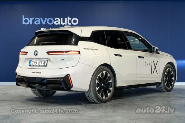 Pelēks BMW iX 2026 Tallina, ar dzinēja tilpumu 0.00 L un nobraukumu 5 tūkst. km par 102790 €, foto 3 vietnē AUTOMOTO.COM.LV