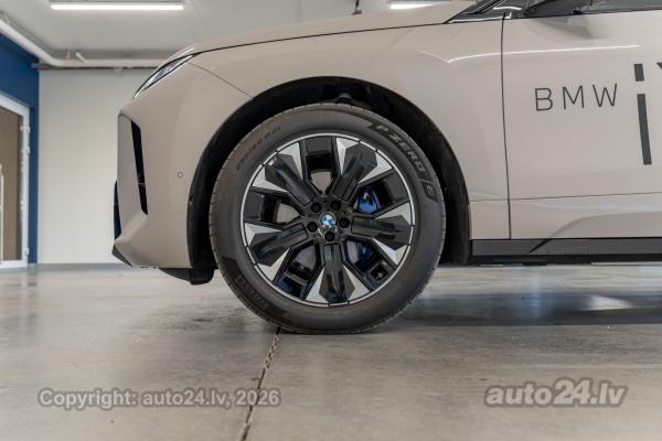 Pelēks BMW iX 2026 Tallina, ar dzinēja tilpumu 0.00 L un nobraukumu 5 tūkst. km par 102790 €, foto 5 vietnē AUTOMOTO.COM.LV