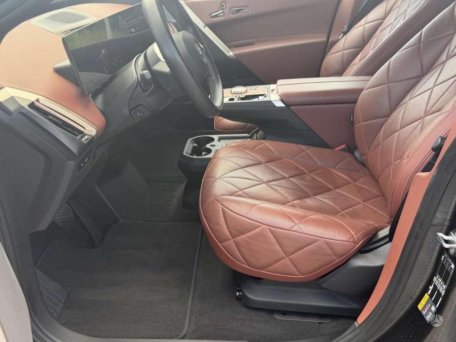 Sarkans BMW iX 2023 Viļņa, ar dzinēja tilpumu 0.00 L un nobraukumu 33 tūkst. km par 57000 €, foto 29 vietnē AUTOMOTO.COM.LV