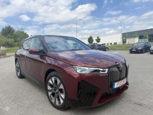 Красный БМВ iX 2023 в Вильнюс, объемом двигателя 0.00 л и пробегом 33 тыс. км за 67000 €, фото 6 на AUTOMOTO.COM.LV