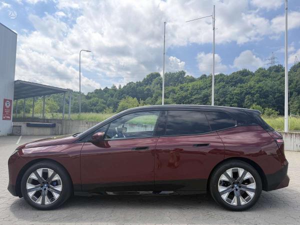 Red BMW iX 2023 in Vilnius, with an engine capacity of 0.00 L and mileage of 33 thousand km for 67000 €, photo 6 on AUTOMOTO.COM.LV