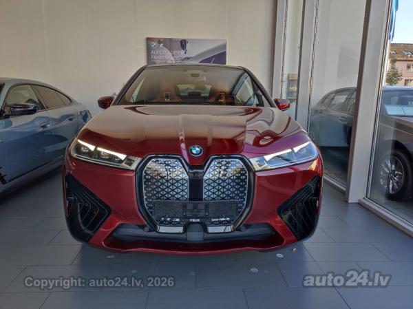 Sarkans BMW iX 2023 Tallina, ar dzinēja tilpumu 0.00 L un nobraukumu 60 tūkst. km par 46900 €, foto 4 vietnē AUTOMOTO.COM.LV