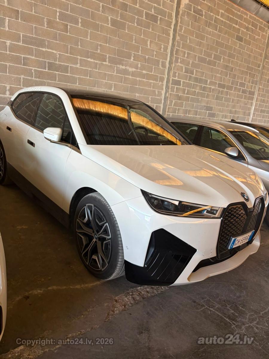 Balts BMW iX 2022 Tallina, ar dzinēja tilpumu 0.00 L un nobraukumu 114 tūkst. km par 42900 €, foto 3 vietnē AUTOMOTO.COM.LV