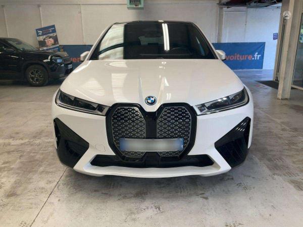 Белый БМВ iX 2022 в Вильнюс, объемом двигателя 0.00 л и пробегом 48 тыс. км за 49790 €, фото 2 на AUTOMOTO.COM.LV