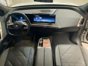 White BMW iX 2022 in Vilnius, with an engine capacity of 0.00 L and mileage of 48 thousand km for 49790 €, photo 9 on AUTOMOTO.COM.LV