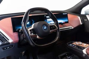 Белый БМВ iX 2022 в Вильнюс, объемом двигателя 0.00 л и пробегом 80 тыс. км за 54900 €, фото 15 на AUTOMOTO.COM.LV