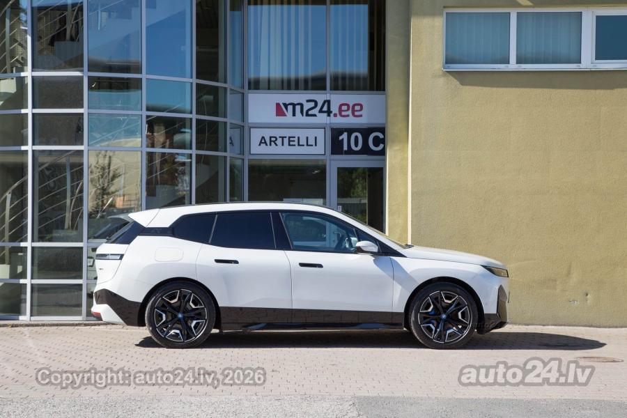 Balts BMW iX 2023 Tallina, ar dzinēja tilpumu 0.00 L un nobraukumu 25 tūkst. km par 66990 €, foto 4 vietnē AUTOMOTO.COM.LV