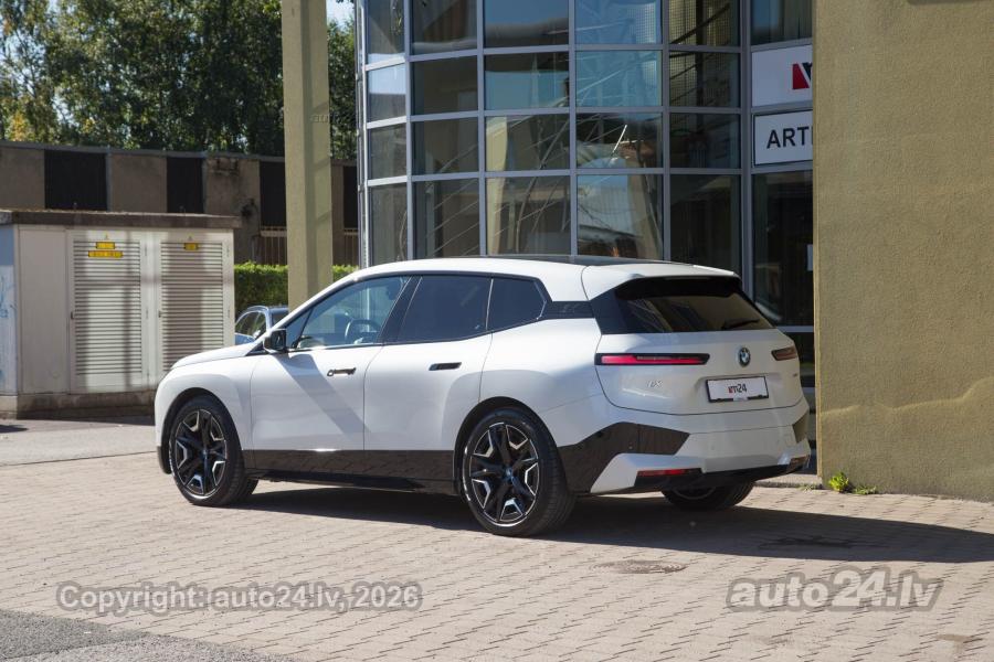 Balts BMW iX 2023 Tallina, ar dzinēja tilpumu 0.00 L un nobraukumu 25 tūkst. km par 66990 €, foto 8 vietnē AUTOMOTO.COM.LV