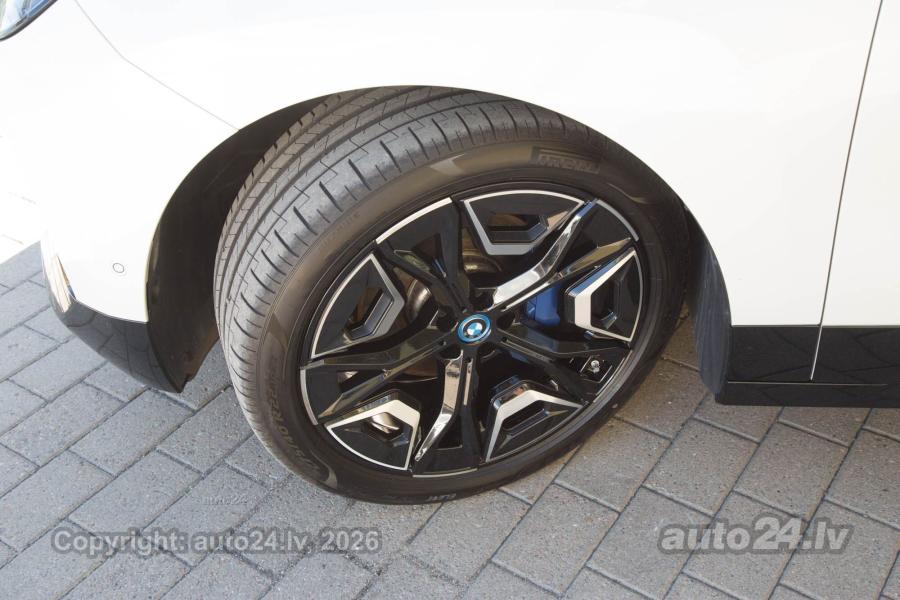 Balts BMW iX 2023 Tallina, ar dzinēja tilpumu 0.00 L un nobraukumu 25 tūkst. km par 66990 €, foto 12 vietnē AUTOMOTO.COM.LV