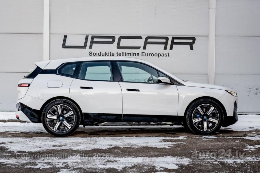 Balts BMW iX 2022 Pērnava, ar dzinēja tilpumu 0.00 L un nobraukumu 72 tūkst. km par 44900 €, foto 5 vietnē AUTOMOTO.COM.LV