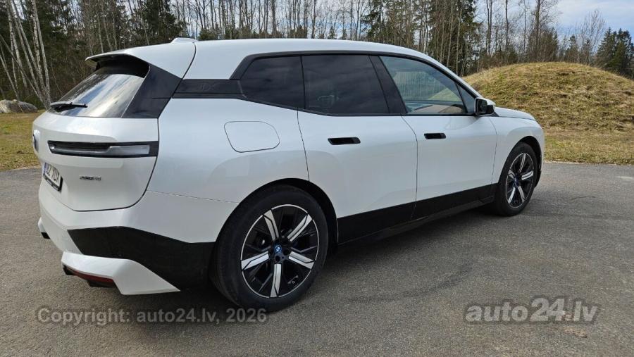 Balts BMW iX 2023 Tallina, ar dzinēja tilpumu 0.00 L un nobraukumu 40 tūkst. km par 49900 €, foto 6 vietnē AUTOMOTO.COM.LV