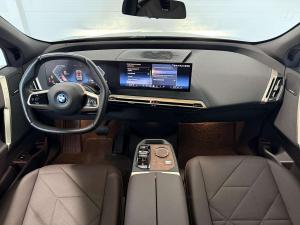 Yellow BMW iX 2023 in Vilnius, with an engine capacity of 0.00 L and mileage of 36 thousand km for 49950 €, photo 7 on AUTOMOTO.COM.LV