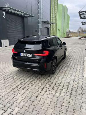 Melns BMW iX1 2023 Kauņa, ar dzinēja tilpumu 0.00 L un nobraukumu 32 tūkst. km par 45980 €, foto 5 vietnē AUTOMOTO.COM.LV