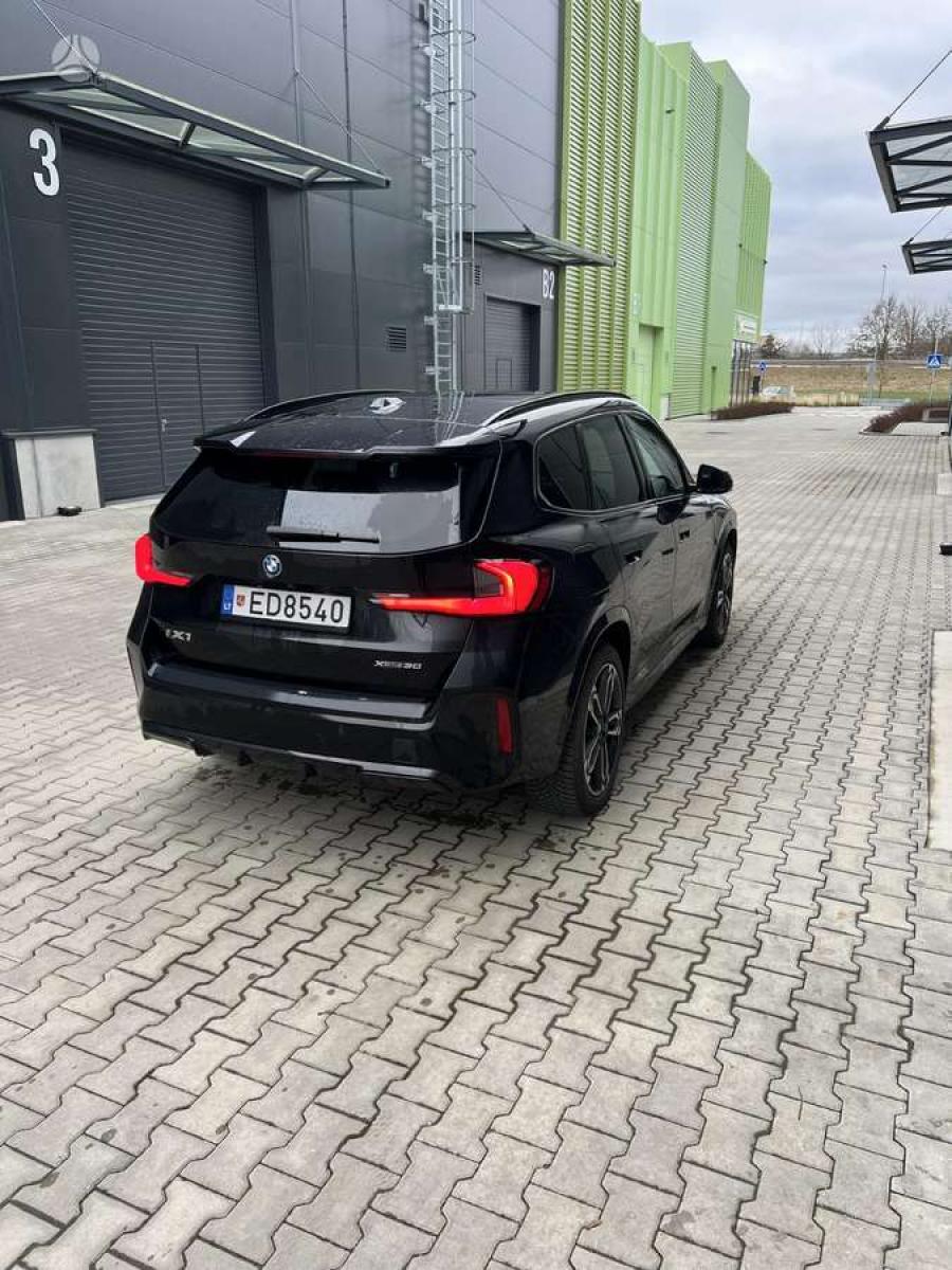 Melns BMW iX1 2023 Kauņa, ar dzinēja tilpumu 0.00 L un nobraukumu 32 tūkst. km par 45980 €, foto 5 vietnē AUTOMOTO.COM.LV