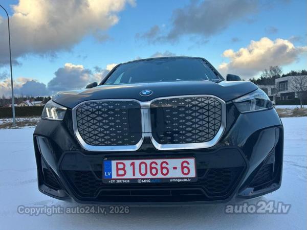 Melns BMW iX1 2023 Rīga, ar dzinēja tilpumu 0.00 L un nobraukumu 41 tūkst. km par 37580 €, foto 2 vietnē AUTOMOTO.COM.LV