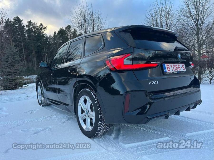 Melns BMW iX1 2023 Rīga, ar dzinēja tilpumu 0.00 L un nobraukumu 41 tūkst. km par 37580 €, foto 5 vietnē AUTOMOTO.COM.LV