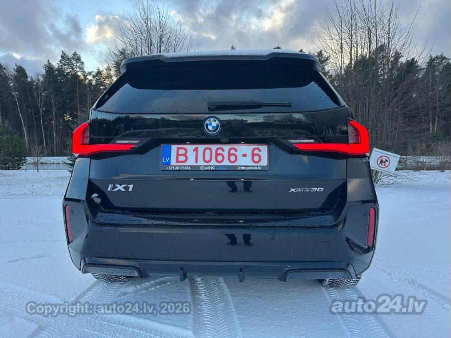 Melns BMW iX1 2023 Rīga, ar dzinēja tilpumu 0.00 L un nobraukumu 41 tūkst. km par 37580 €, foto 6 vietnē AUTOMOTO.COM.LV