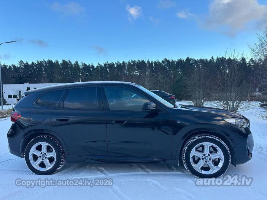 Melns BMW iX1 2023 Rīga, ar dzinēja tilpumu 0.00 L un nobraukumu 41 tūkst. km par 37580 €, foto 8 vietnē AUTOMOTO.COM.LV
