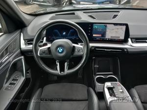 Melns BMW iX1 2023 Rīga, ar dzinēja tilpumu 0.00 L un nobraukumu 41 tūkst. km par 37580 €, foto 16 vietnē AUTOMOTO.COM.LV