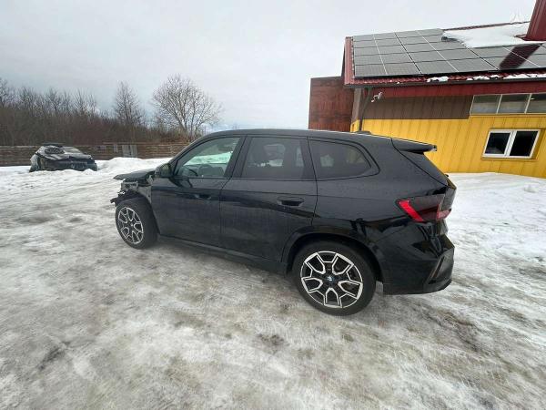 Black BMW iX1 2023 in Klaipeda, with an engine capacity of 0.00 L and mileage of 45 thousand km for 23500 €, photo 1 on AUTOMOTO.COM.LV