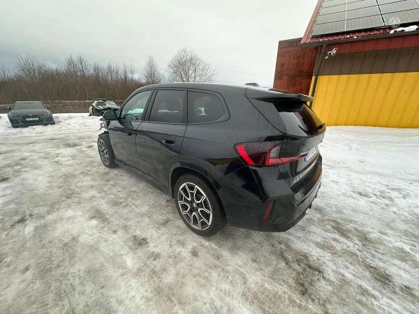 Black BMW iX1 2023 in Klaipeda, with an engine capacity of 0.00 L and mileage of 45 thousand km for 23500 €, photo 2 on AUTOMOTO.COM.LV