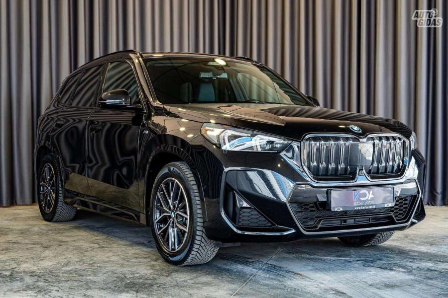 Melns BMW iX1 2023 Marijampole, ar dzinēja tilpumu 0.00 L un nobraukumu 81 tūkst. km par 32950 €, foto 1 vietnē AUTOMOTO.COM.LV