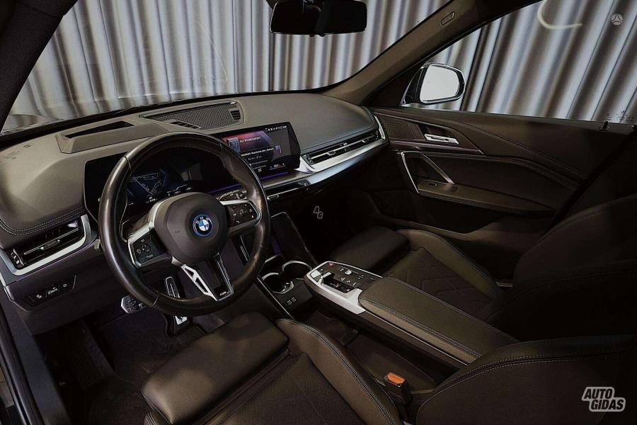 Melns BMW iX1 2023 Marijampole, ar dzinēja tilpumu 0.00 L un nobraukumu 81 tūkst. km par 32950 €, foto 20 vietnē AUTOMOTO.COM.LV