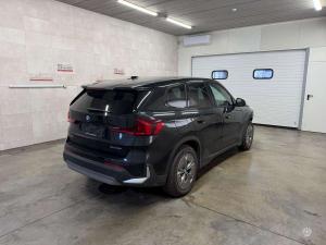 Melns BMW iX1 2023 Marijampole, ar dzinēja tilpumu 0.00 L un nobraukumu 86 tūkst. km par 18997 €, foto 8 vietnē AUTOMOTO.COM.LV
