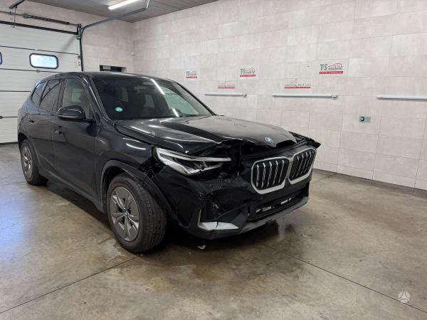 Melns BMW iX1 2023 Marijampole, ar dzinēja tilpumu 0.00 L un nobraukumu 86 tūkst. km par 18997 €, foto 1 vietnē AUTOMOTO.COM.LV